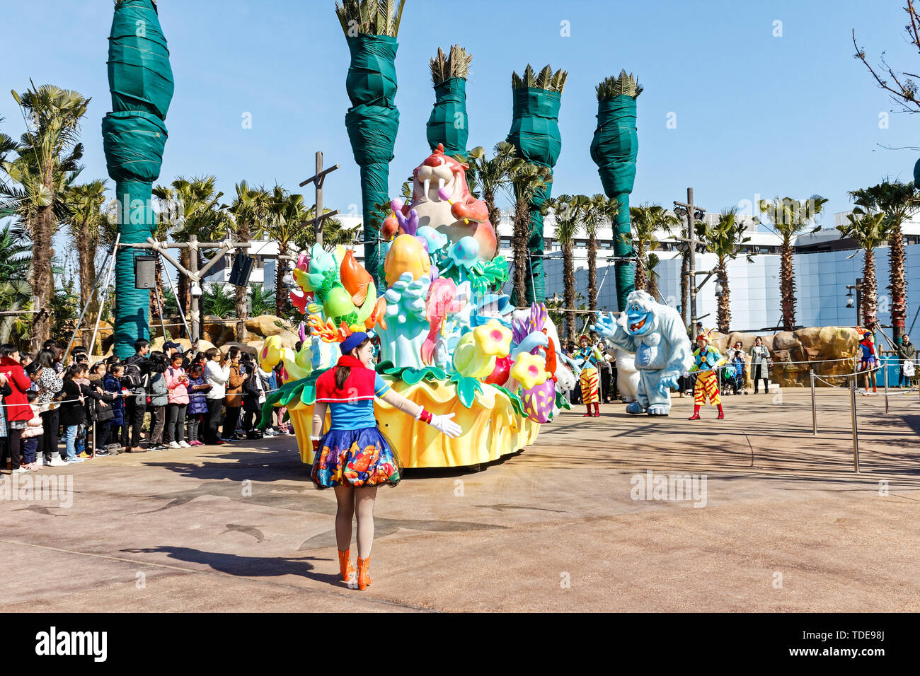 Shanghai Haichang Ocean Park float parade Stock Photo - Alamy