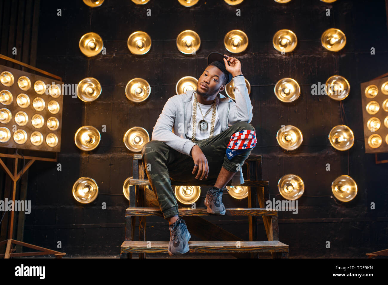 Stage poses hi-res stock photography and images - Alamy