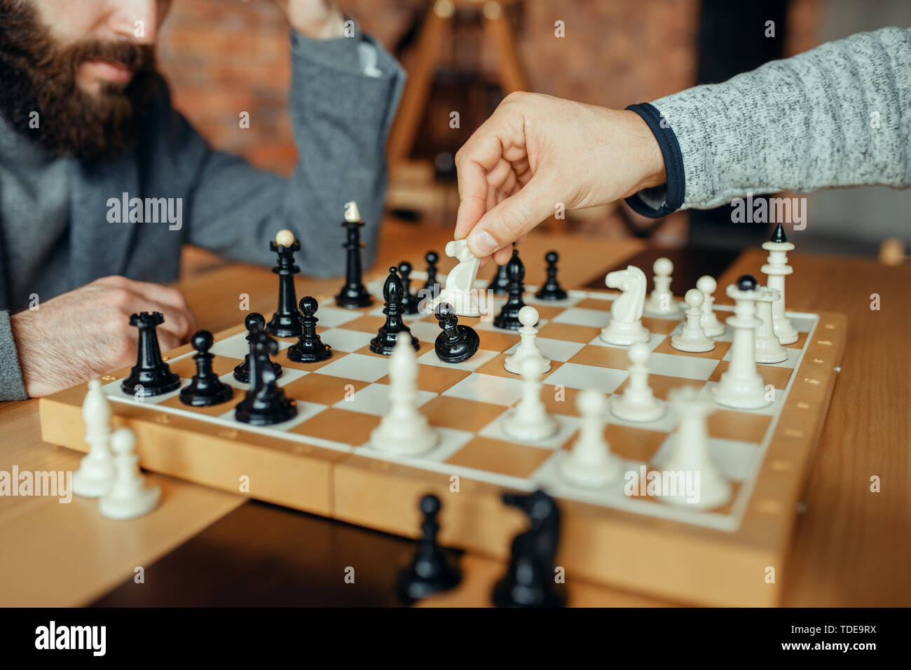 Man knight playing chess hi-res stock photography and images - Alamy