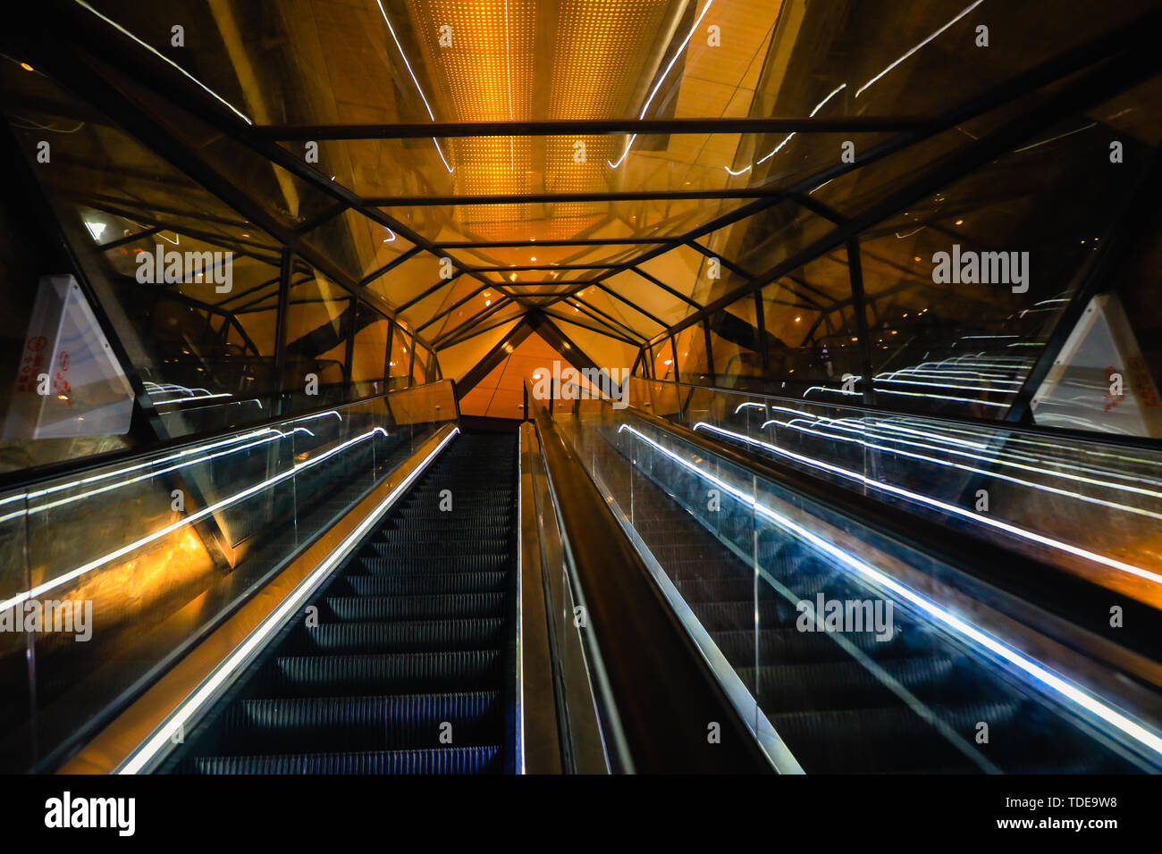Elevator convergence line, indoor view Stock Photo - Alamy