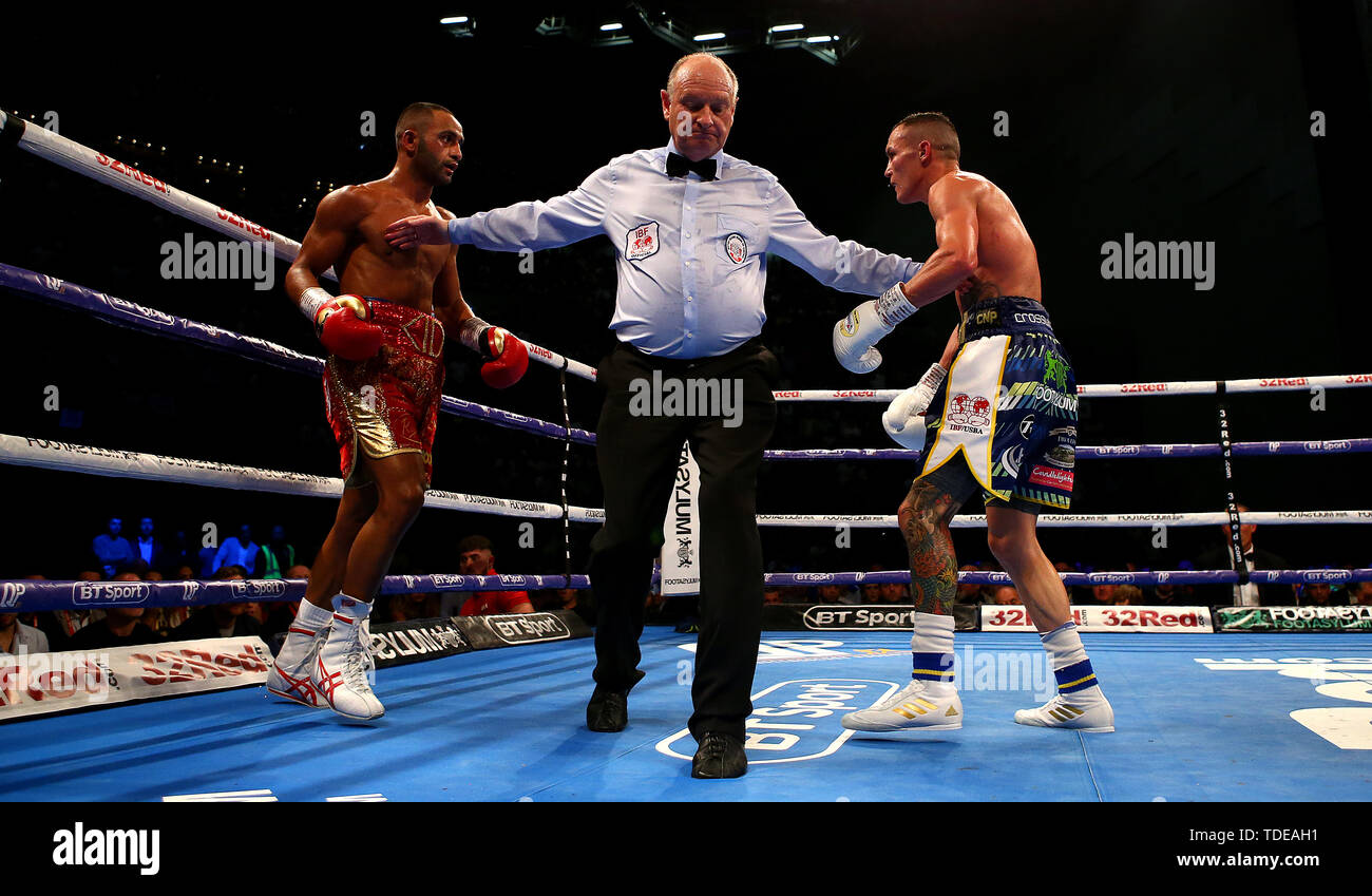 Match referee stands between Kid Galahad (left) and Josh Warrington ...