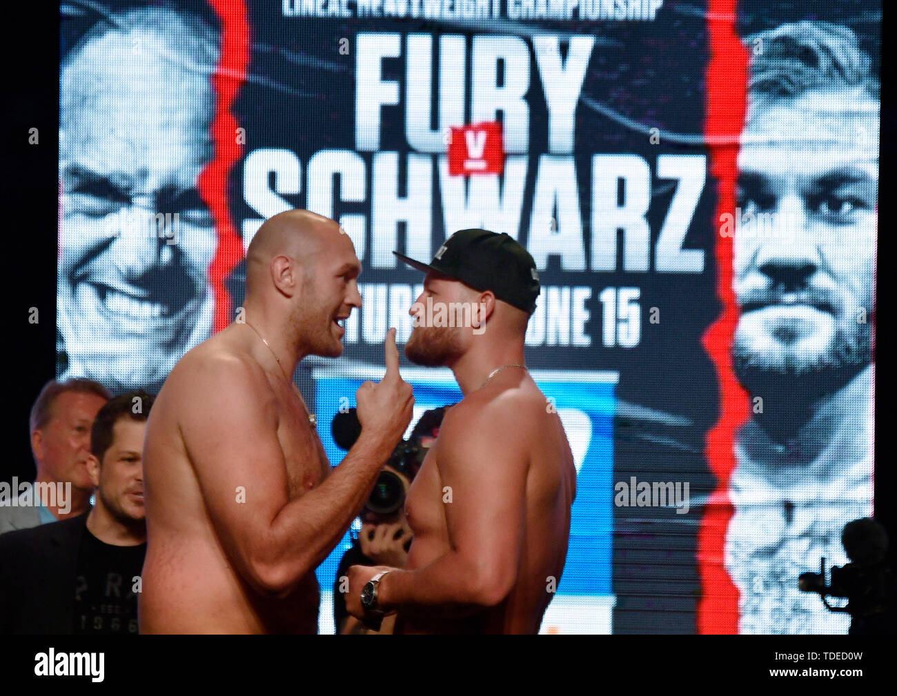 Two boxers face off hi-res stock photography and images - Alamy