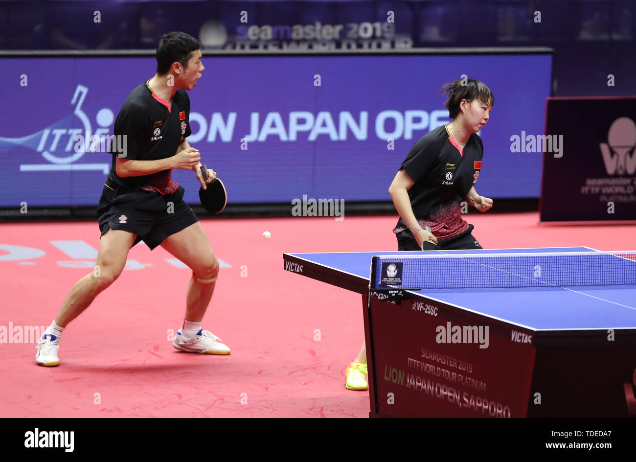 Sapporo, Japan. 15th June, 2019. Xu Xin (L) and Zhu Yuling of China ...