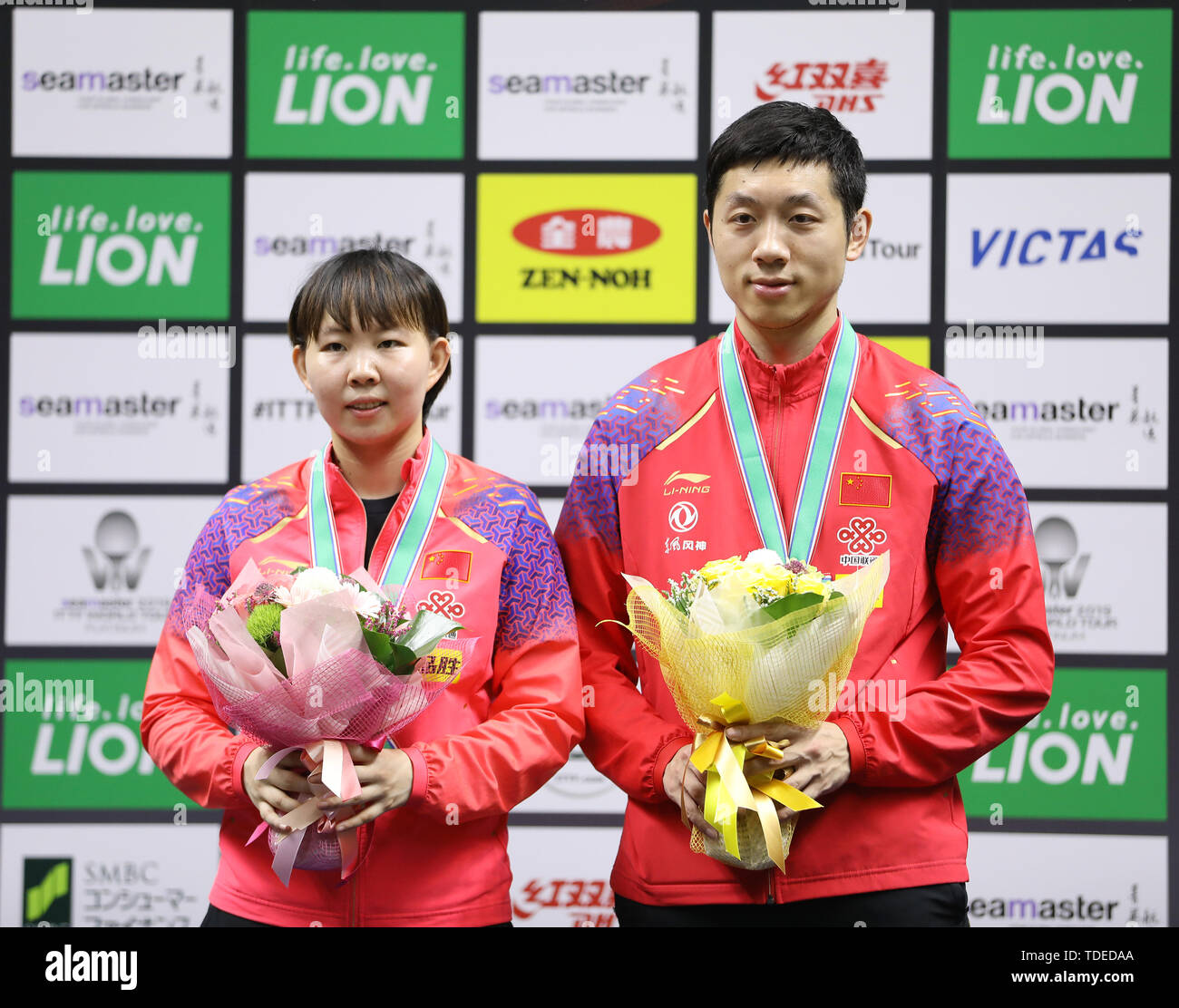 Sapporo, Japan. 15th June, 2019. Xu Xin (R) and Zhu Yuling of China ...