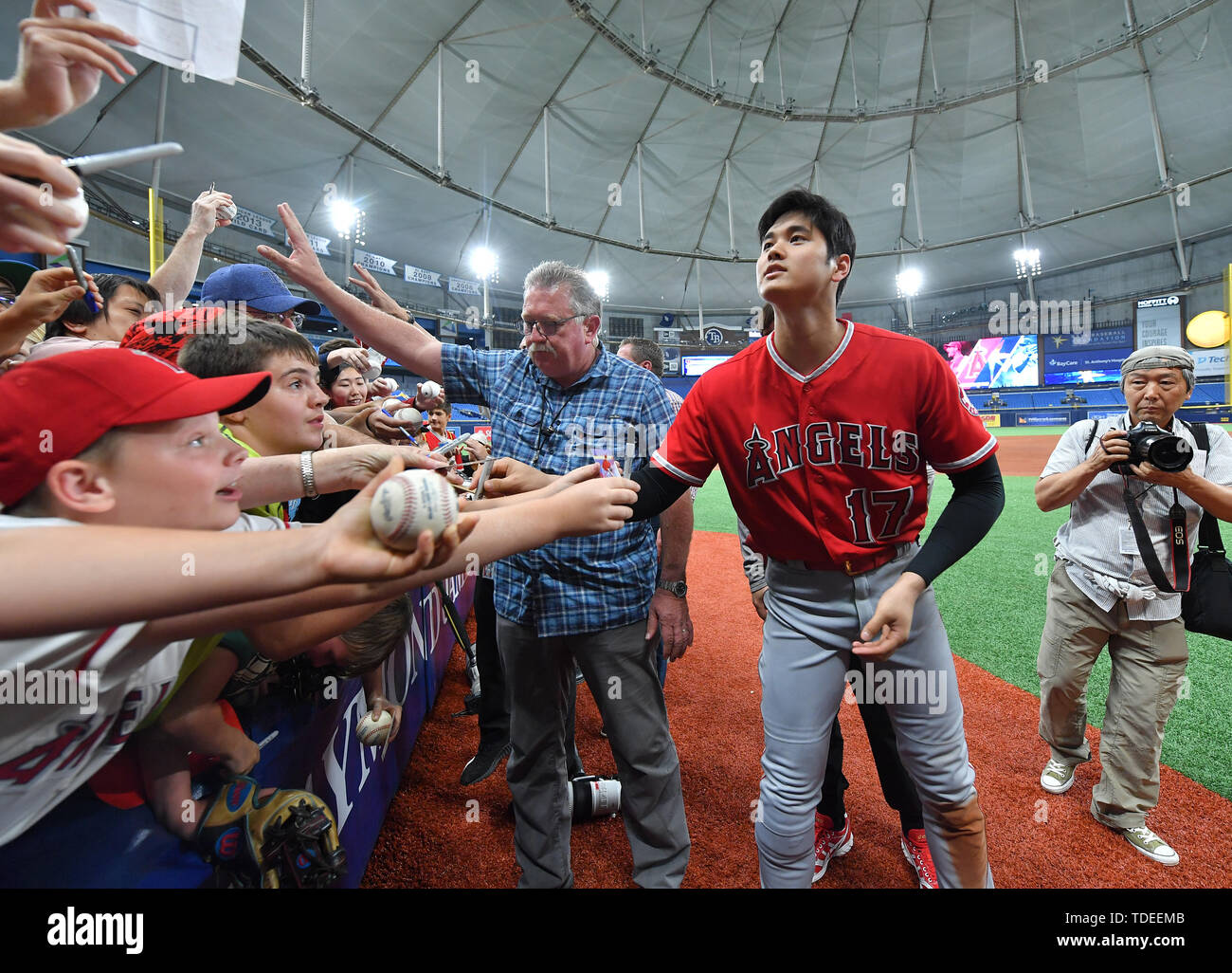 Shohei ohtani fans hi-res stock photography and images - Alamy