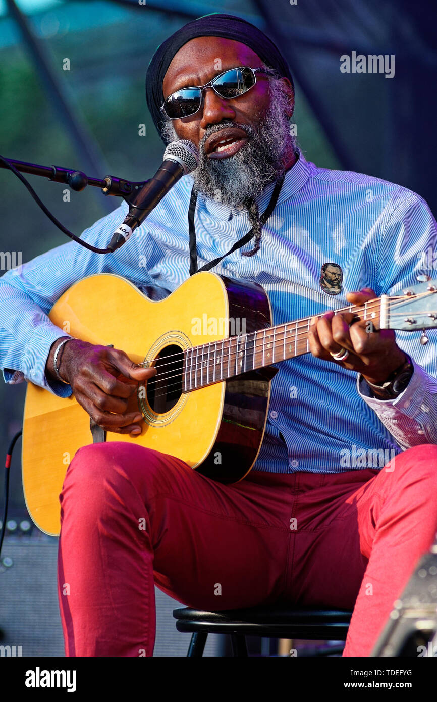 Corey harris duo hi-res stock photography and images - Alamy