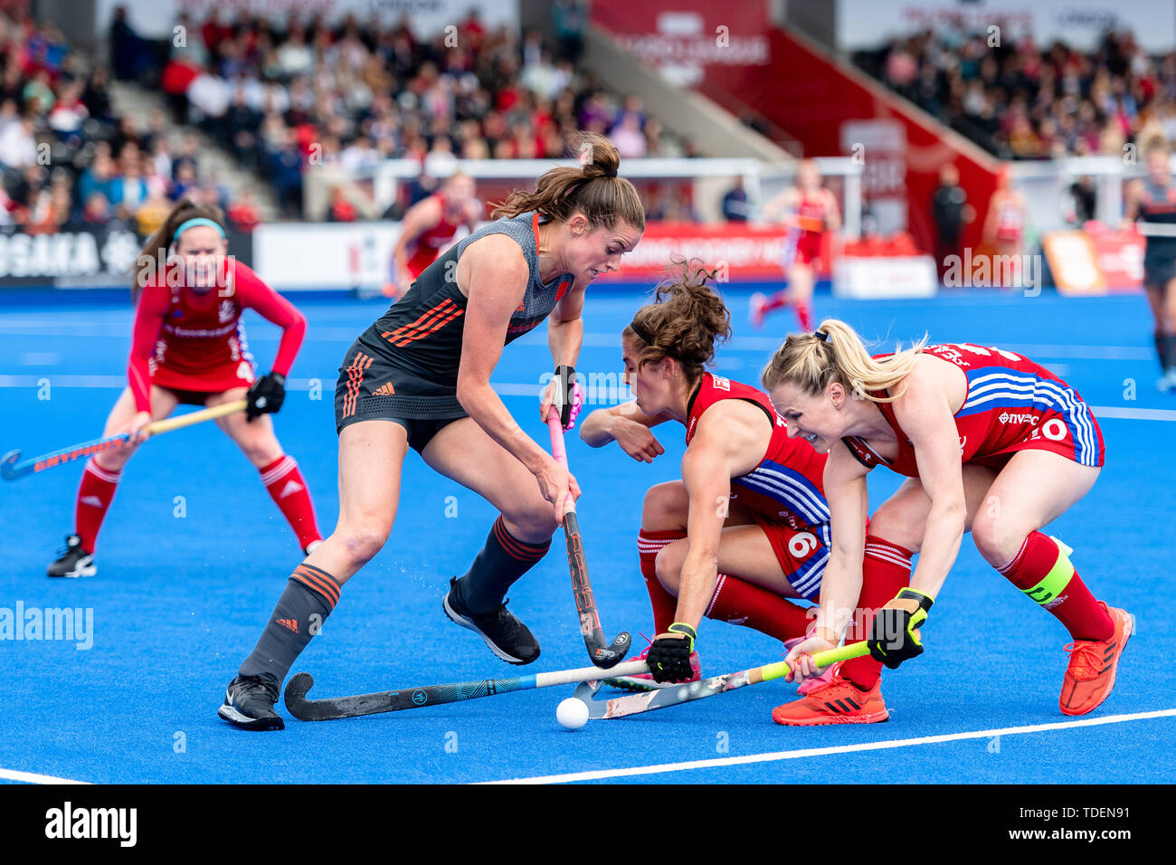 Shoot from the back women hi-res stock photography and images - Alamy