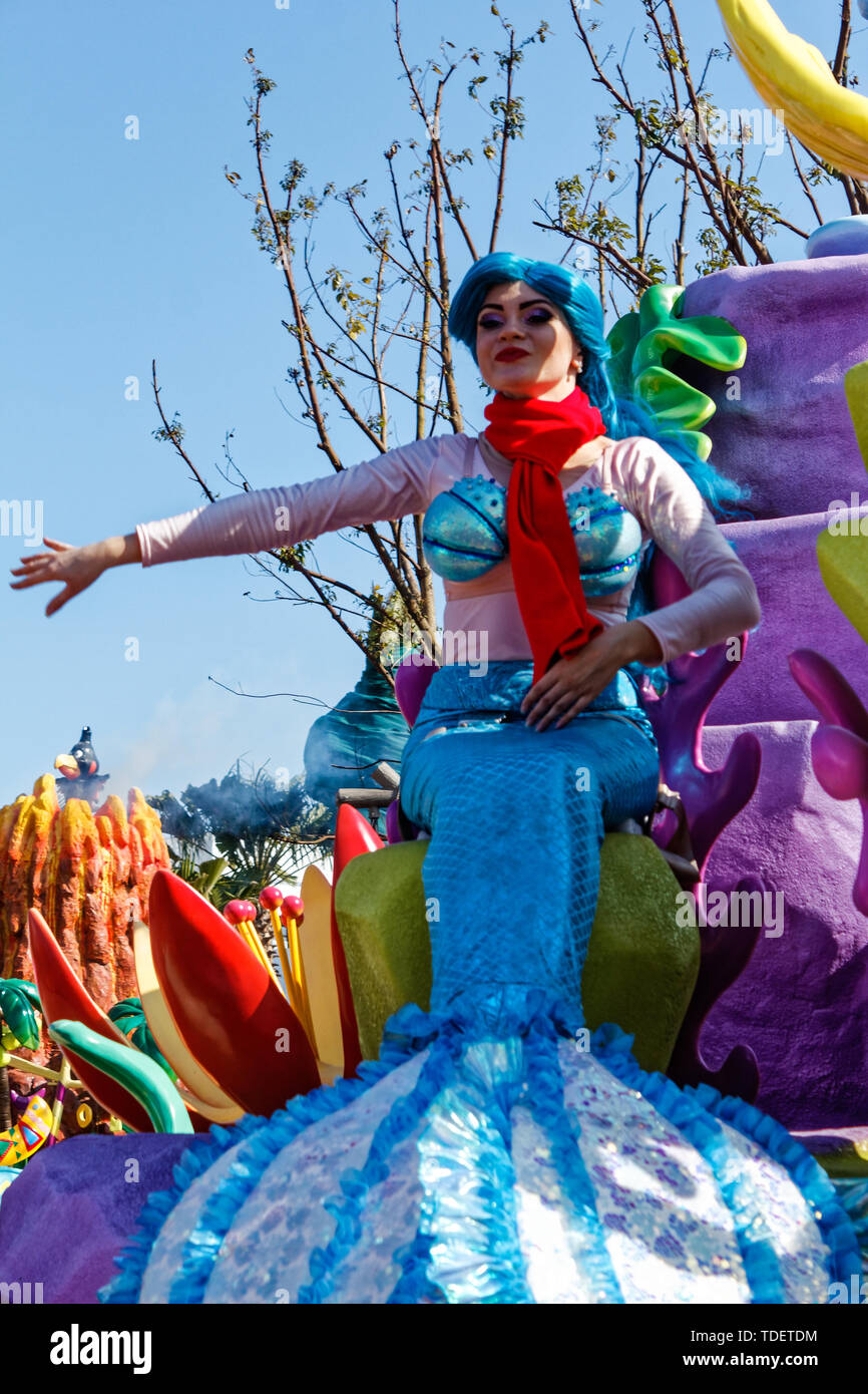 Shanghai Haichang Ocean Park float parade Stock Photo - Alamy