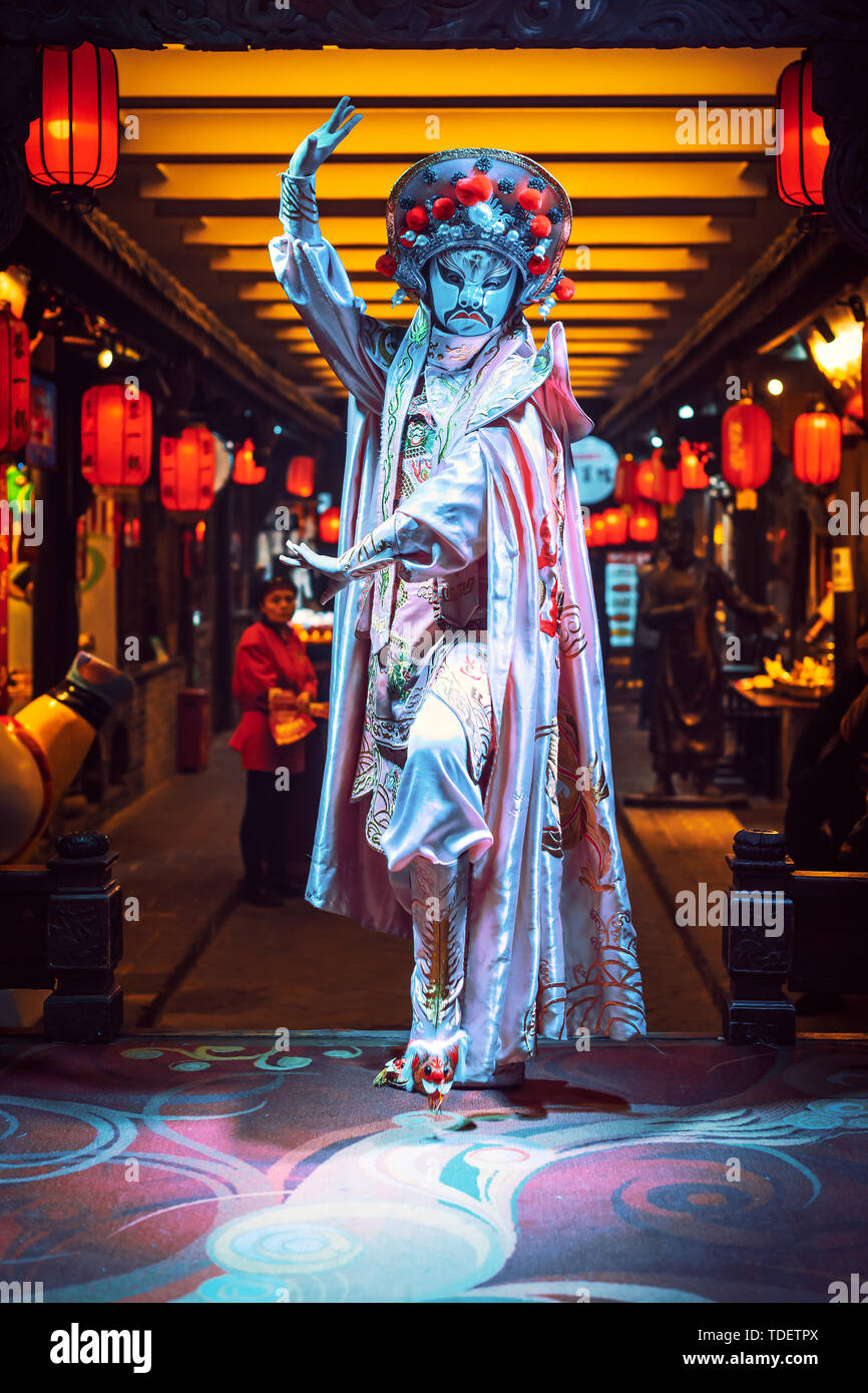 Sichuan opera face-changing performance Stock Photo - Alamy