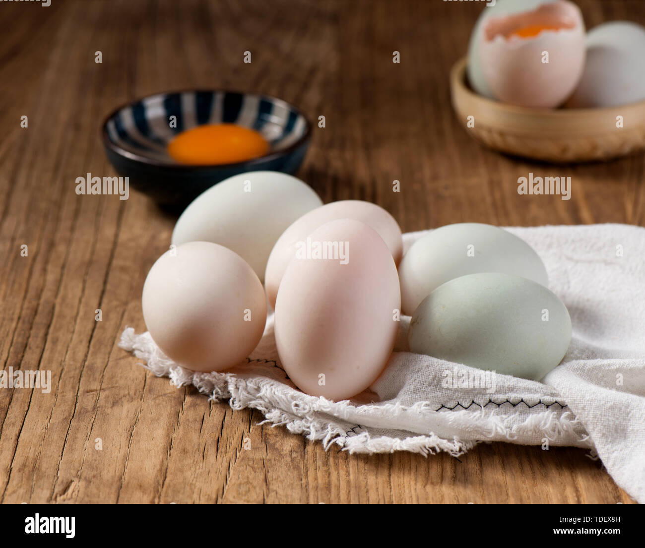 Hen egg dirt hi-res stock photography and images - Alamy