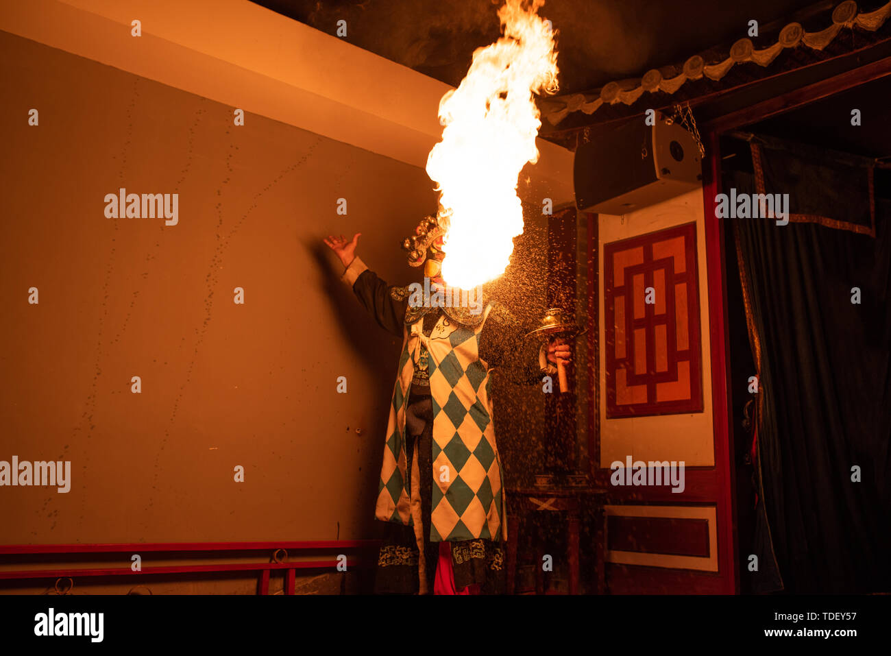 China spitting hi-res stock photography and images - Alamy
