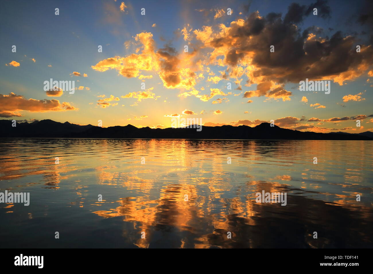 Sunset in Bangong Lake, Tibet Stock Photo - Alamy