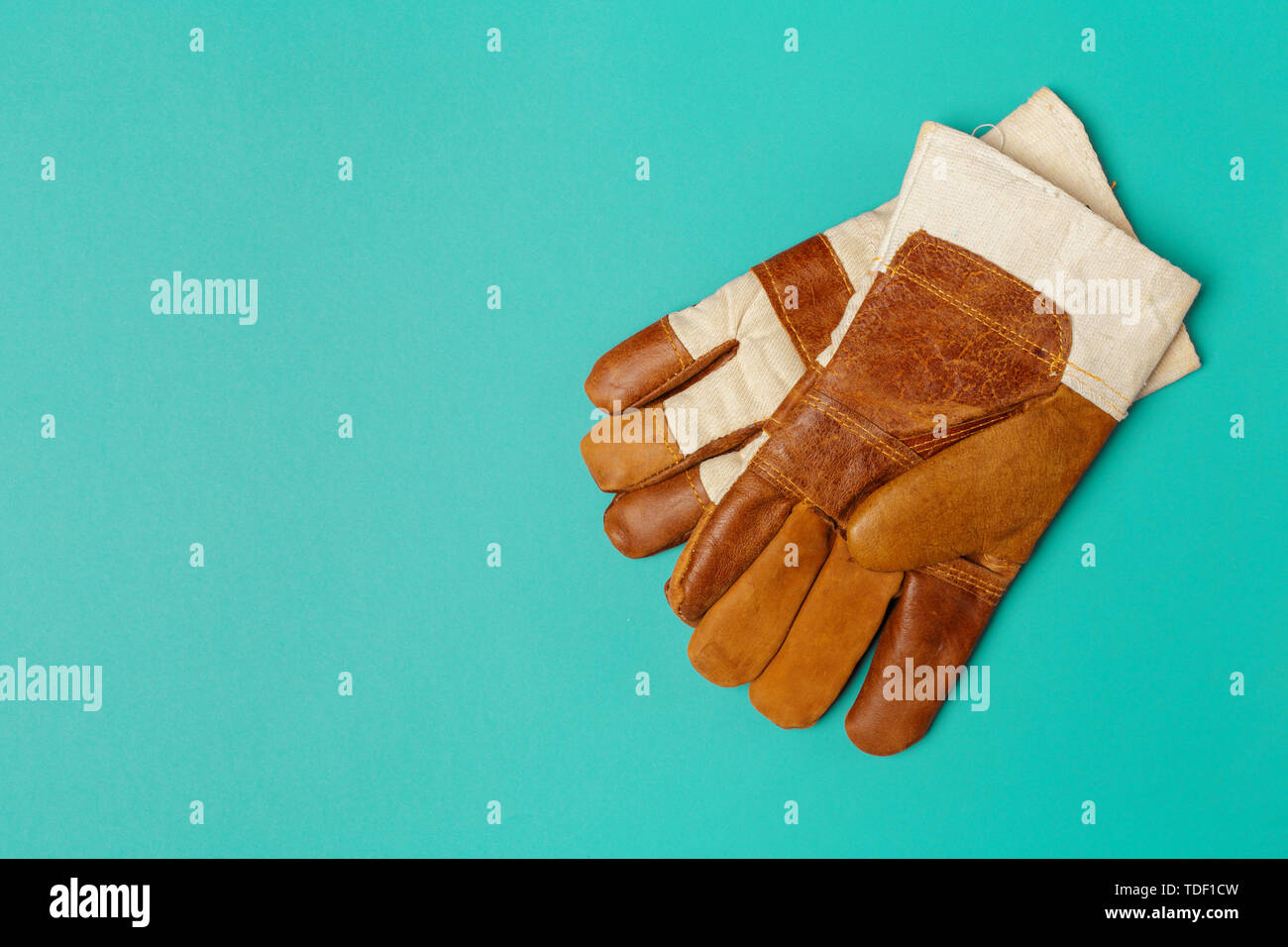 Construction safety gloves top view Stock Photo - Alamy