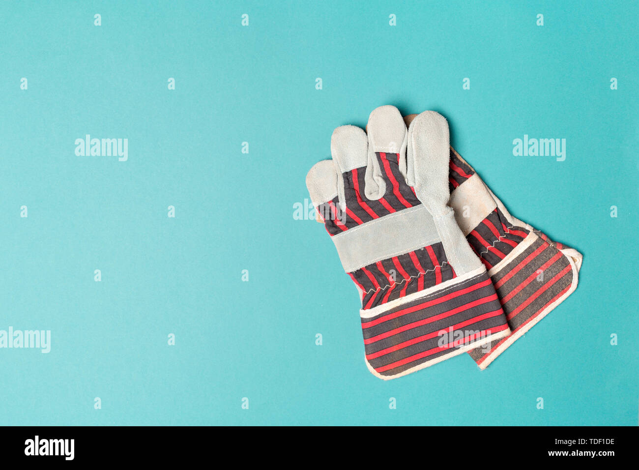 Construction safety gloves top view Stock Photo - Alamy