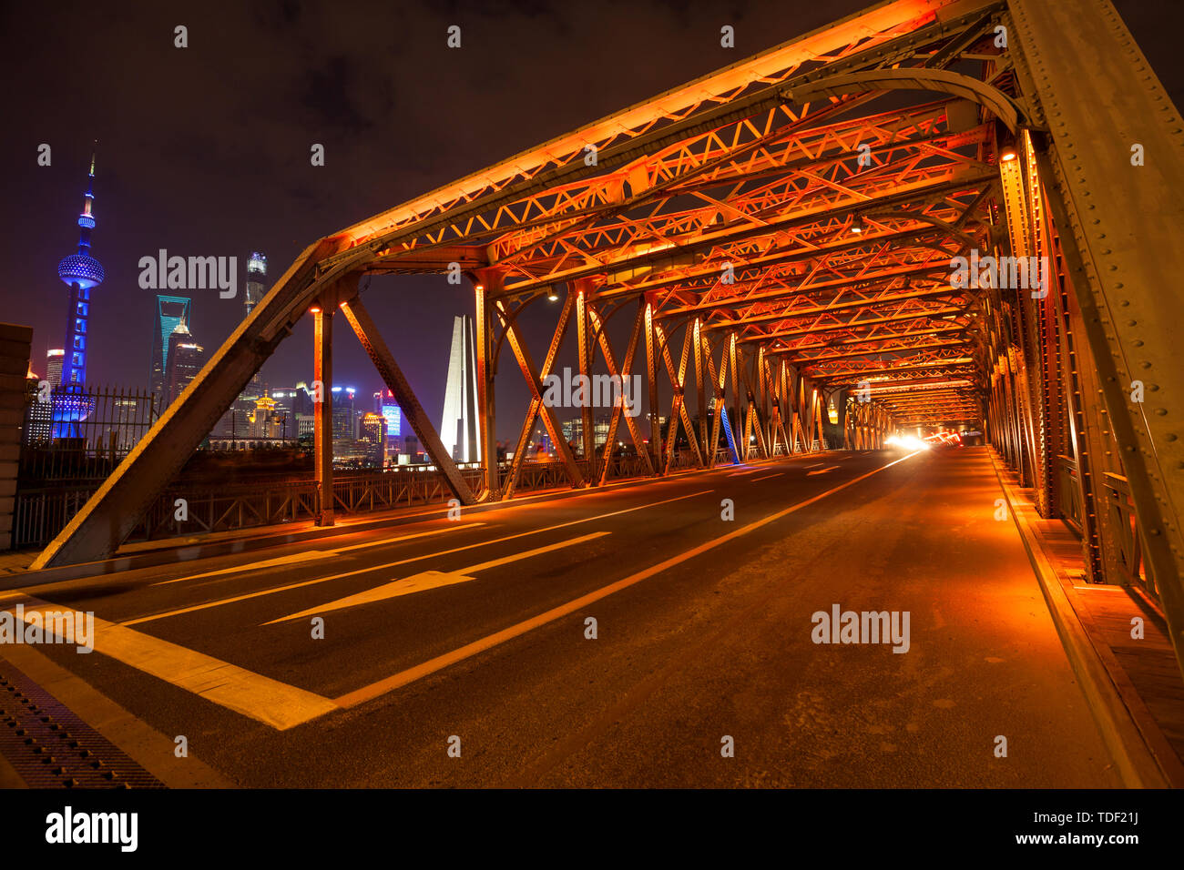 The white ferry bridge outside shanghai hi-res stock photography and ...