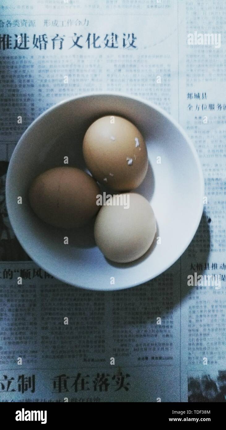 Commercial chicken eggs hi-res stock photography and images - Alamy
