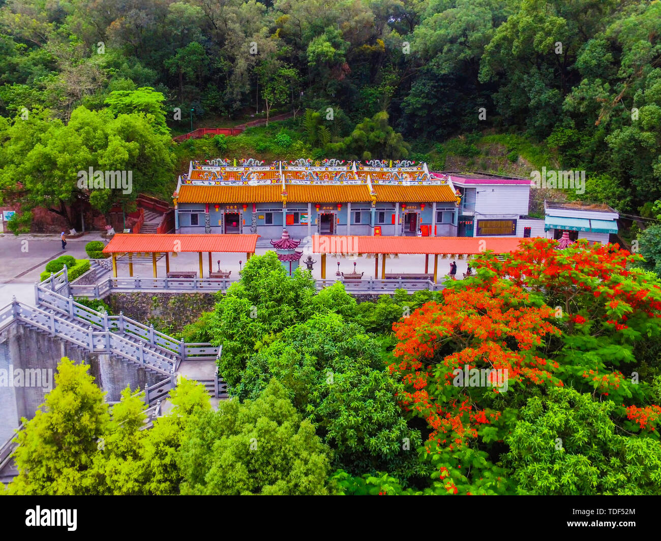 Hulu building hi-res stock photography and images - Alamy