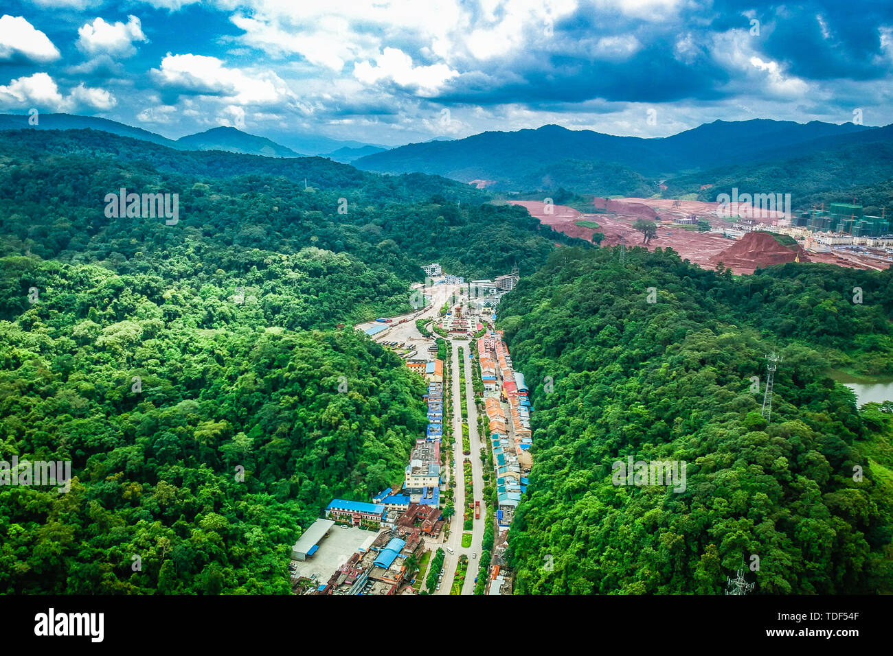 The Mohan Port, China's southwest customs border, passes the port in ...