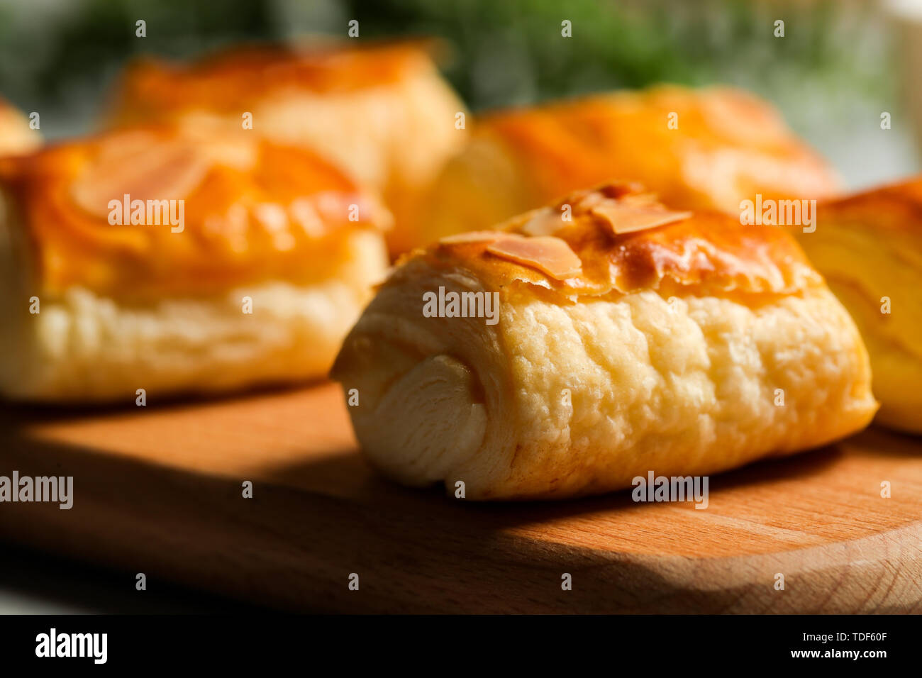 Thousand layer cake hi-res stock photography and images - Alamy