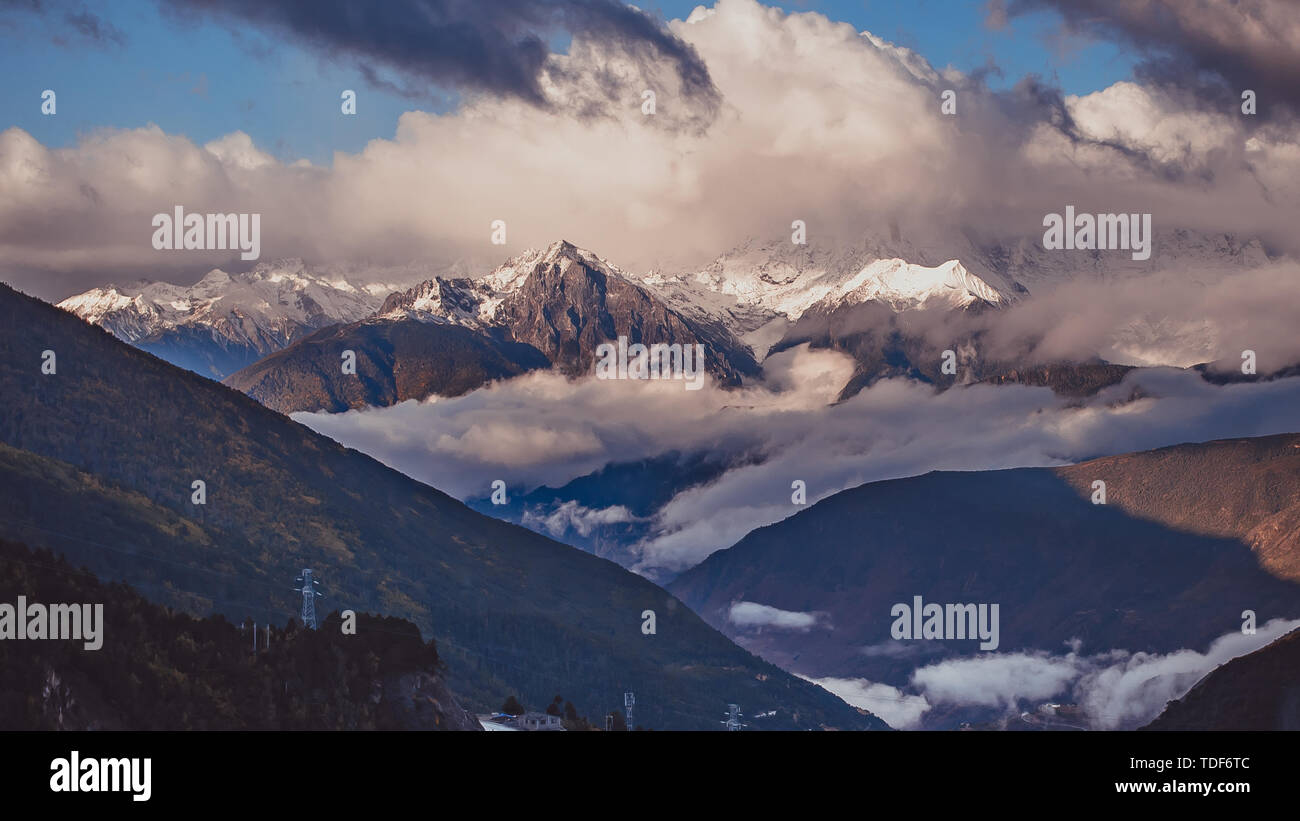 Meri snow mountains hi-res stock photography and images - Alamy