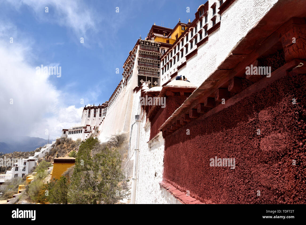 Potala Palace in Lhasa, Tibet, photographing this magnificent palace ...
