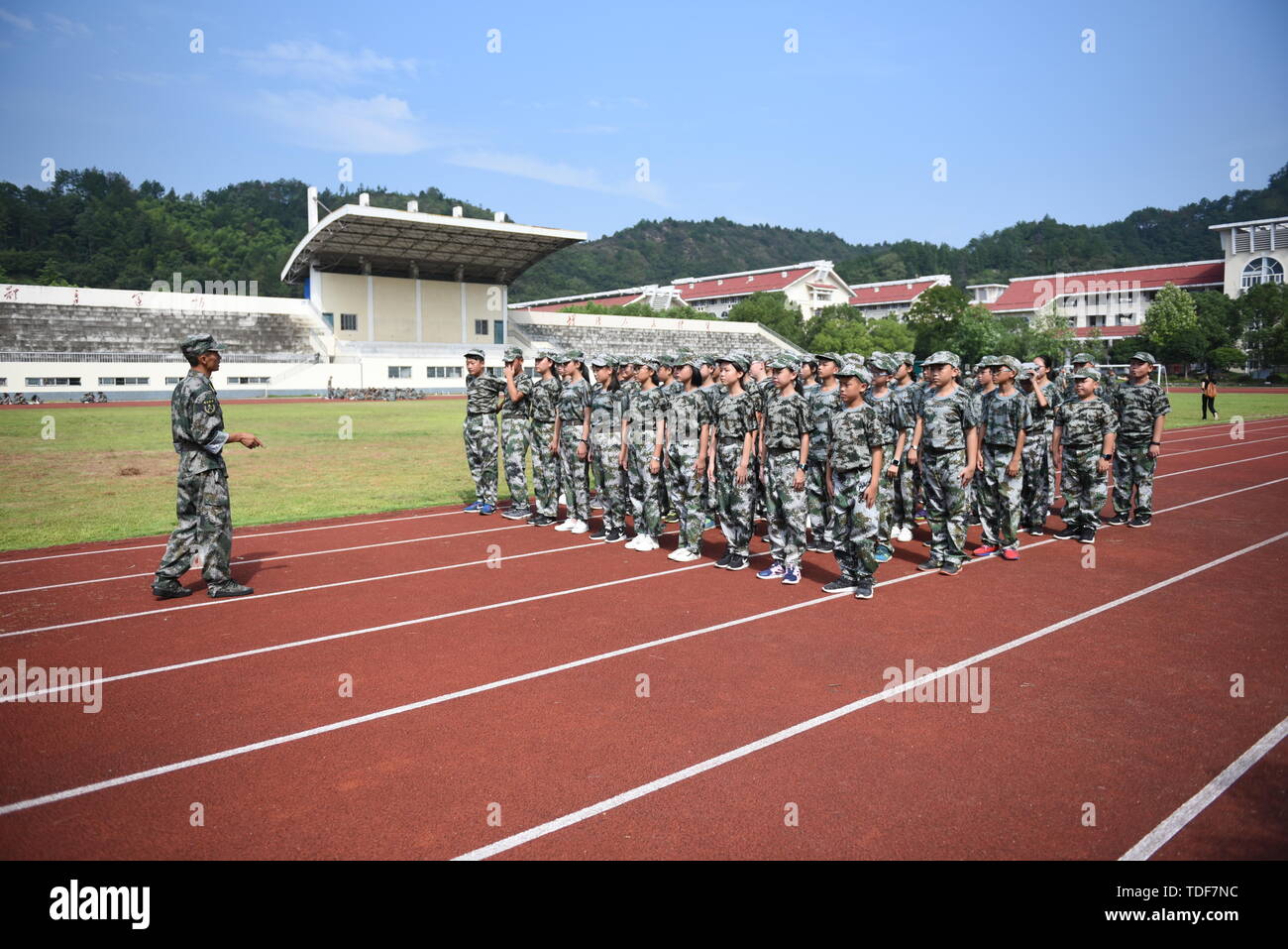 Crowds clothing and military training hi-res stock photography and ...