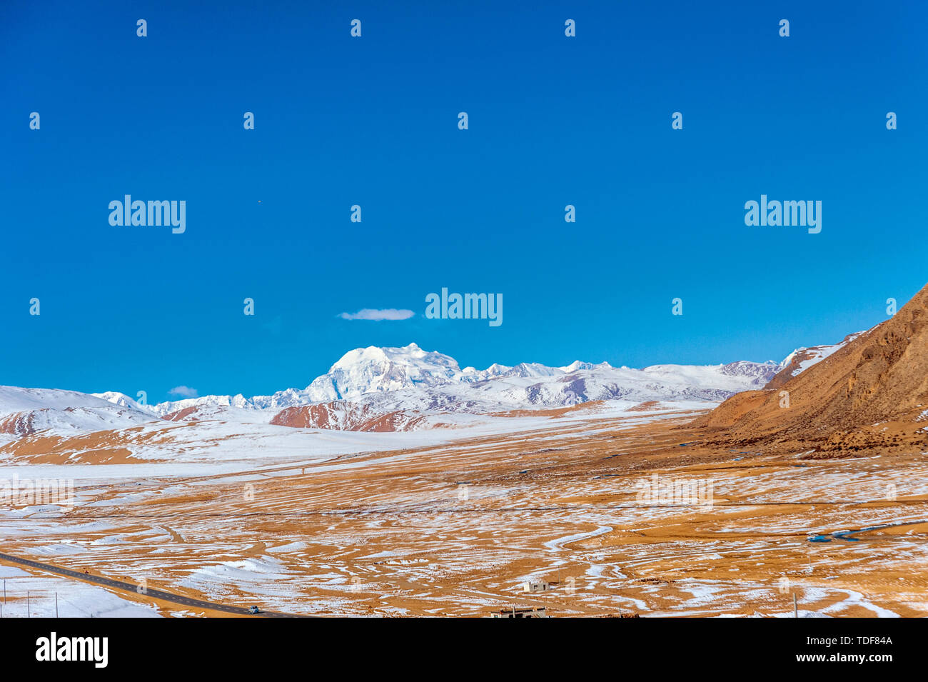Tibetan Everest View Platform Stock Photo - Alamy