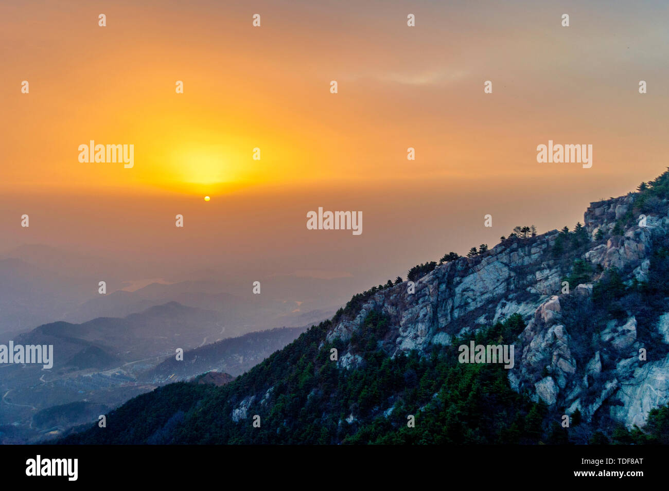 Shandong taishan hi-res stock photography and images - Alamy