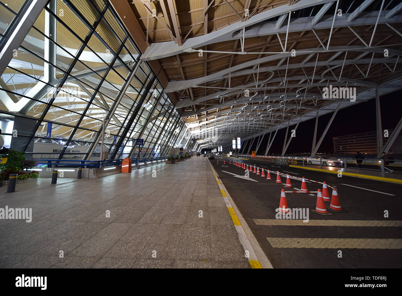Shanghai Pudong International Airport Terminal T2 Stock Photo - Alamy