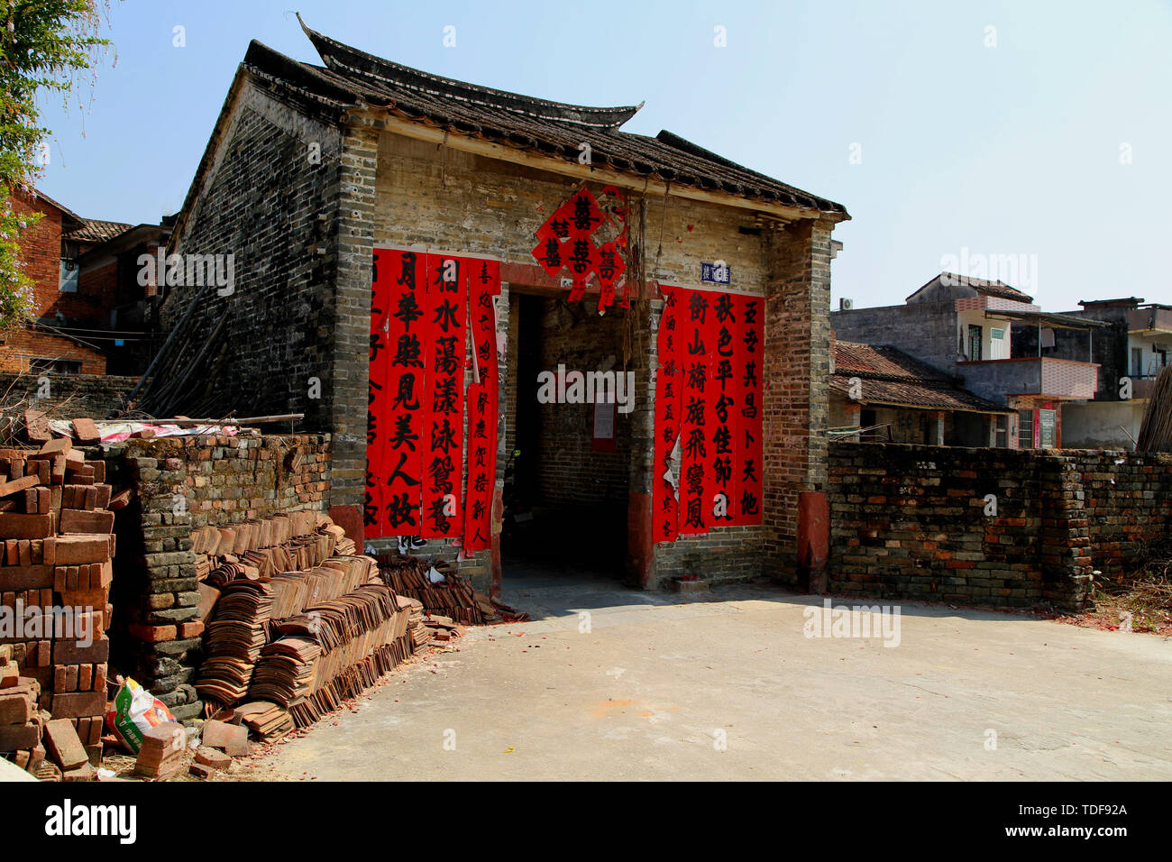 Downstairs windows hi-res stock photography and images - Alamy