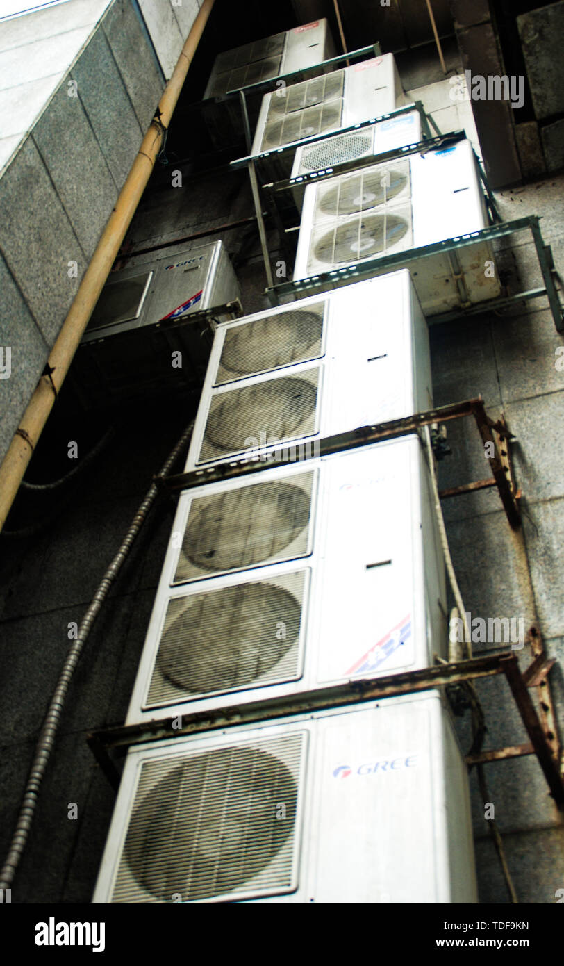 Row air conditioners hi-res stock photography and images - Alamy