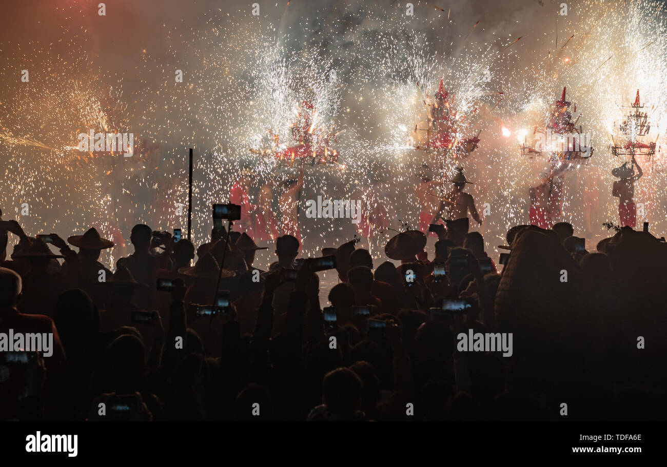 Fire dragon team hi-res stock photography and images - Alamy