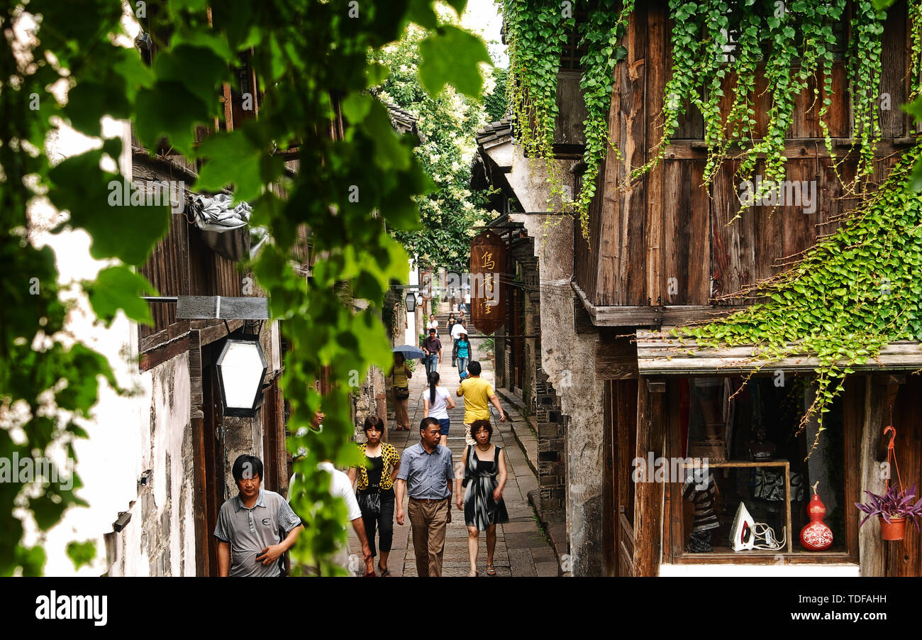 Side street old buildings hi-res stock photography and images - Alamy