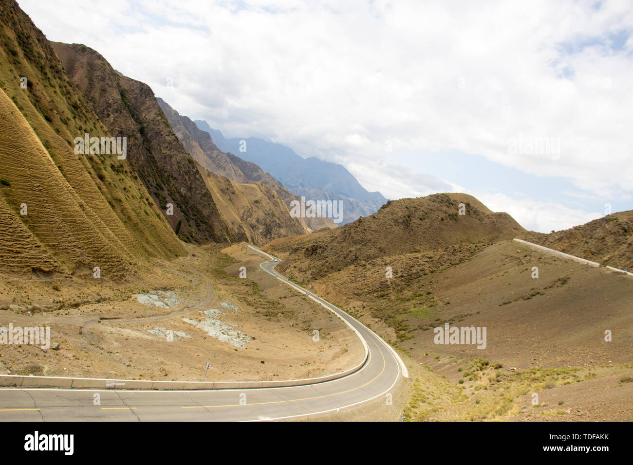 The road in the valley Stock Photo - Alamy
