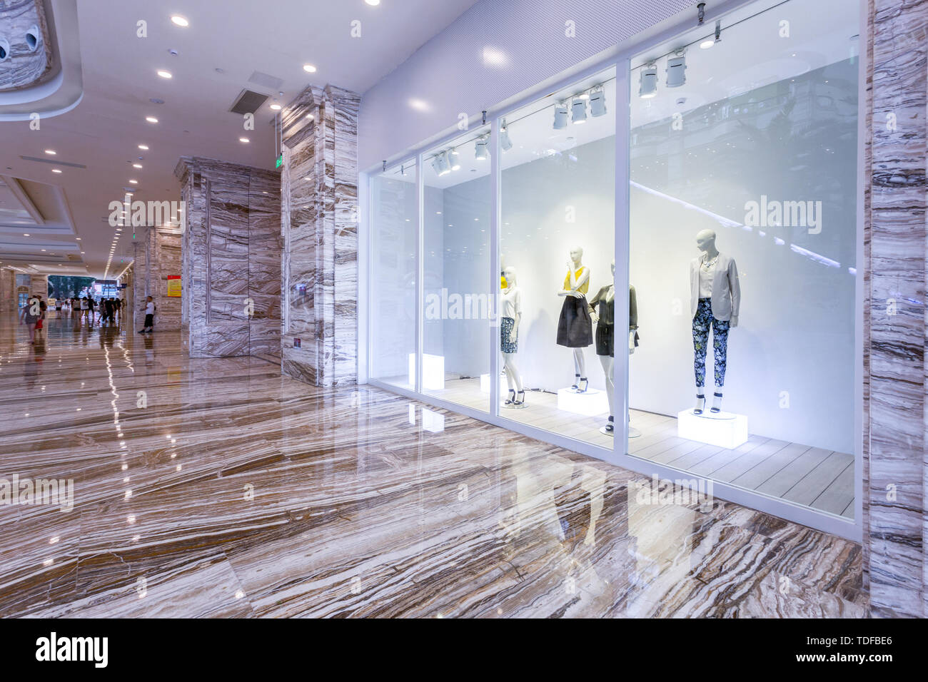 mannequins in fashion shop display window Stock Photo - Alamy