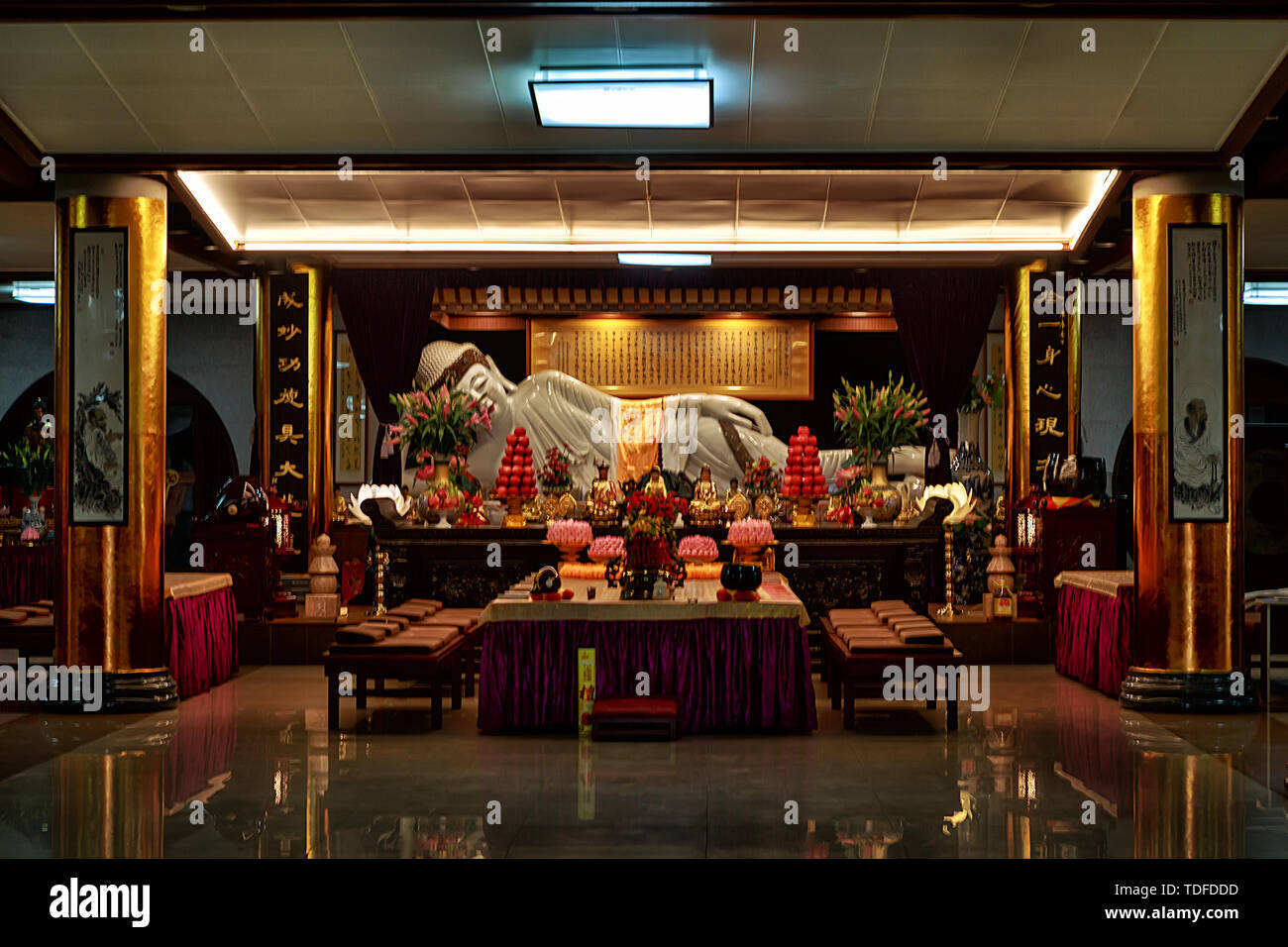 Temple fairs, Chinese New Year, blessings, incense, tulips, food ...