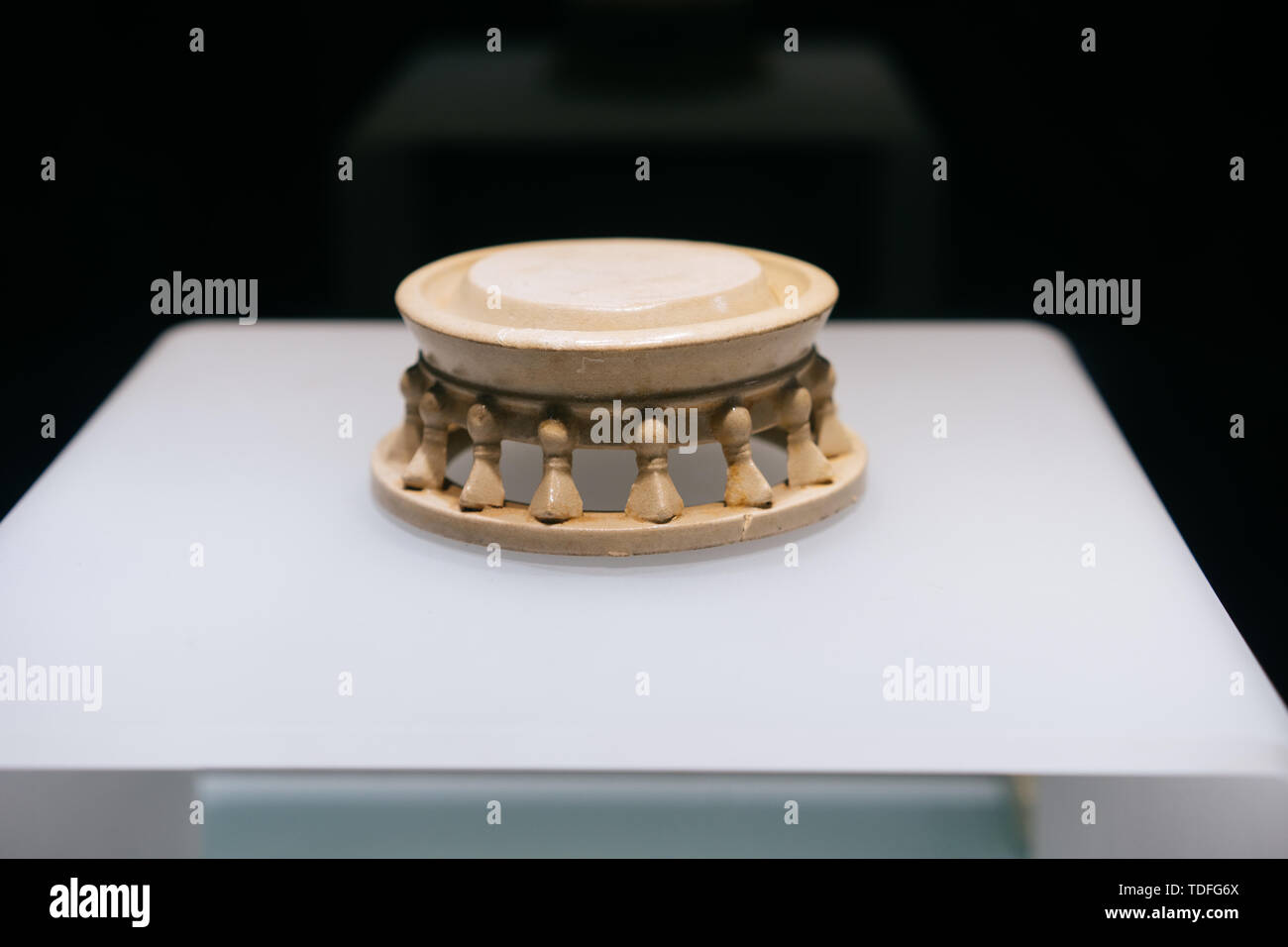 Hubei Provincial Museum: Porcelain inkstone Stock Photo - Alamy