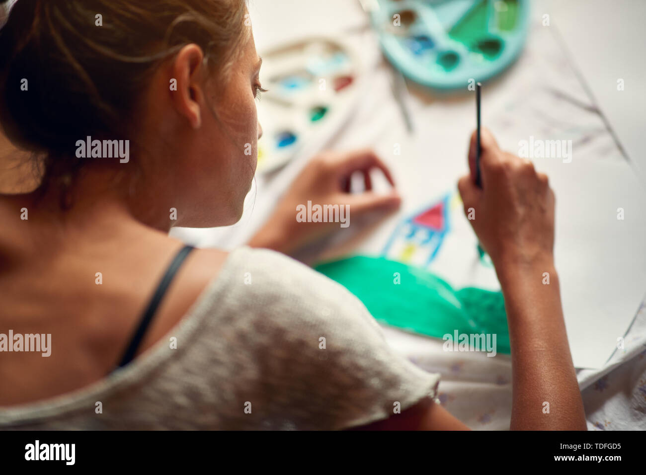Beautiful female artist painting Stock Photo - Alamy