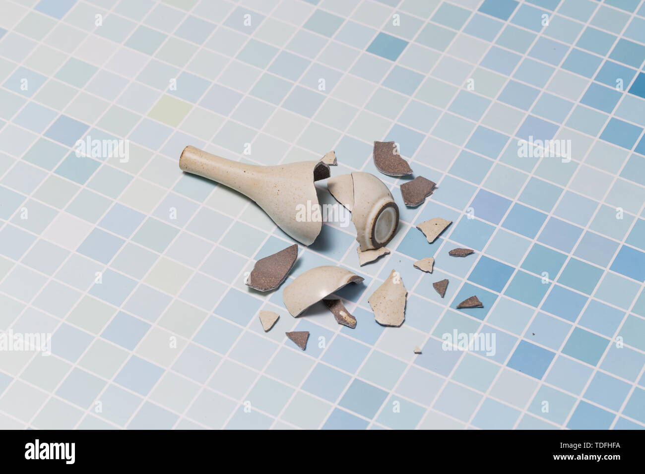 Broken vase hi-res stock photography and images - Alamy