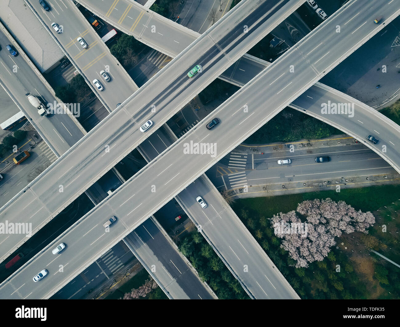 Overhead viaduct hi-res stock photography and images - Alamy