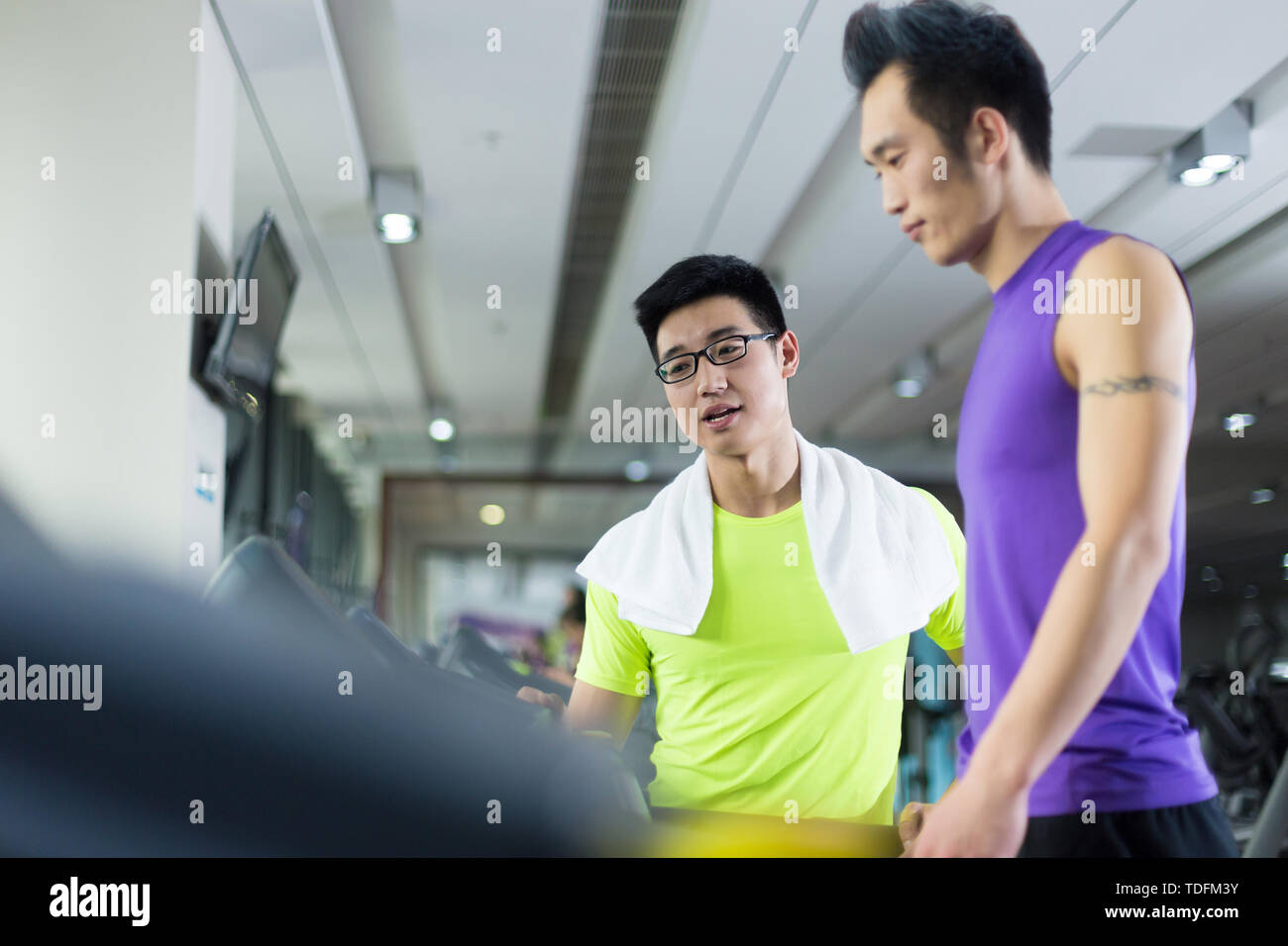 young asian people working out in modern gym Stock Photo - Alamy