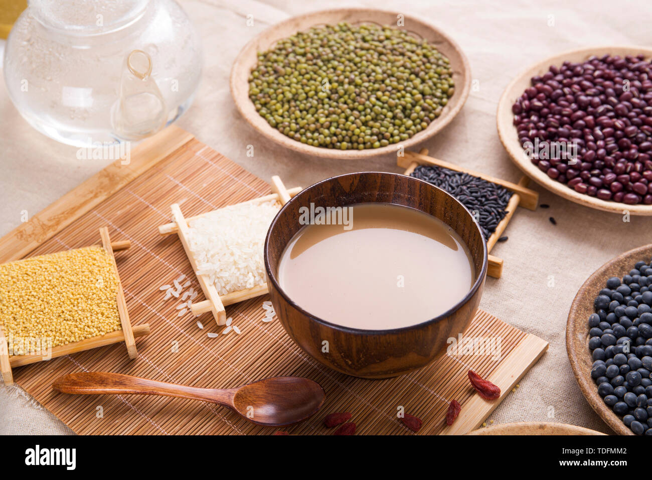 Grinds grains hi-res stock photography and images - Alamy