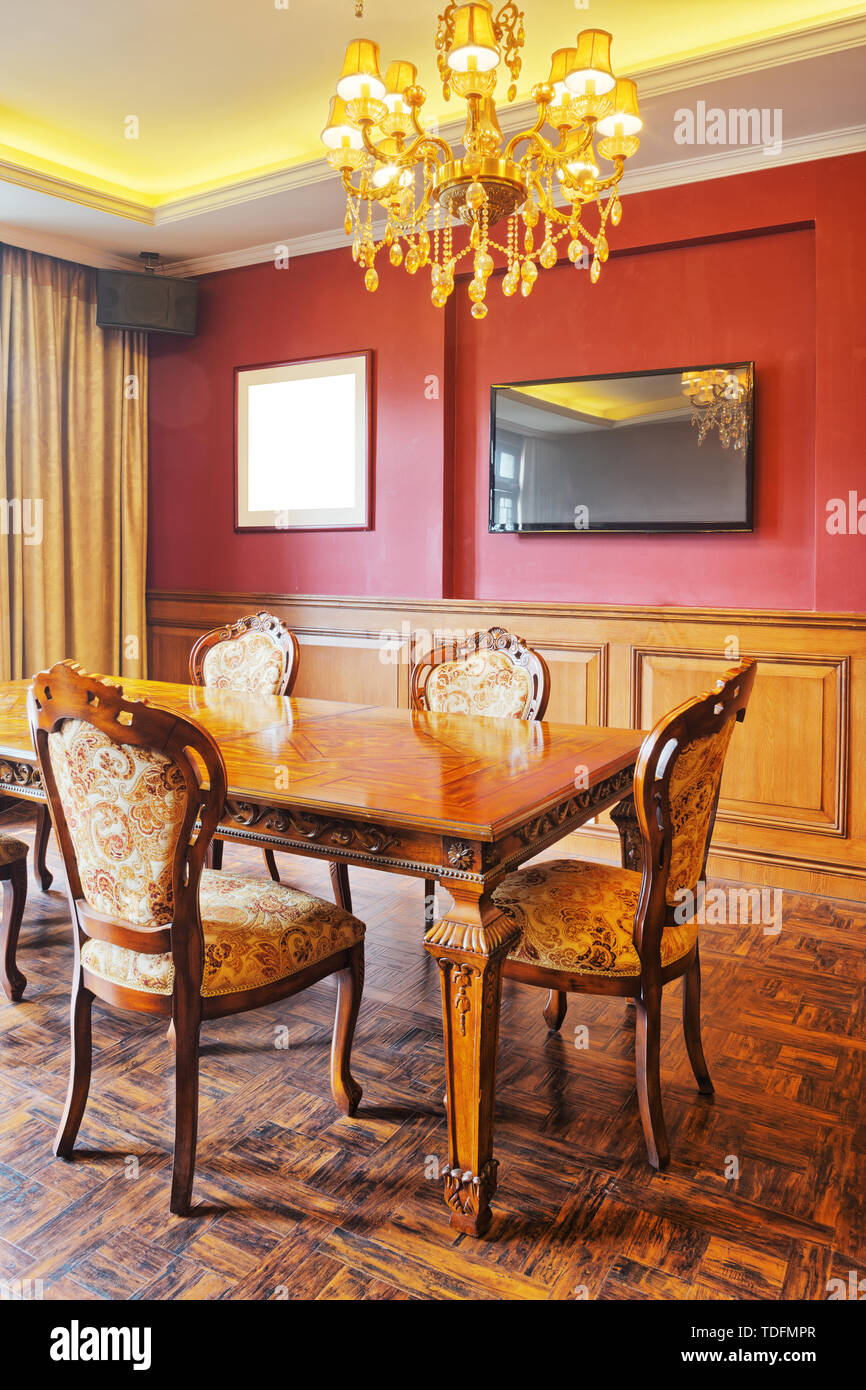 Seats and tables inside house hi-res stock photography and images - Alamy