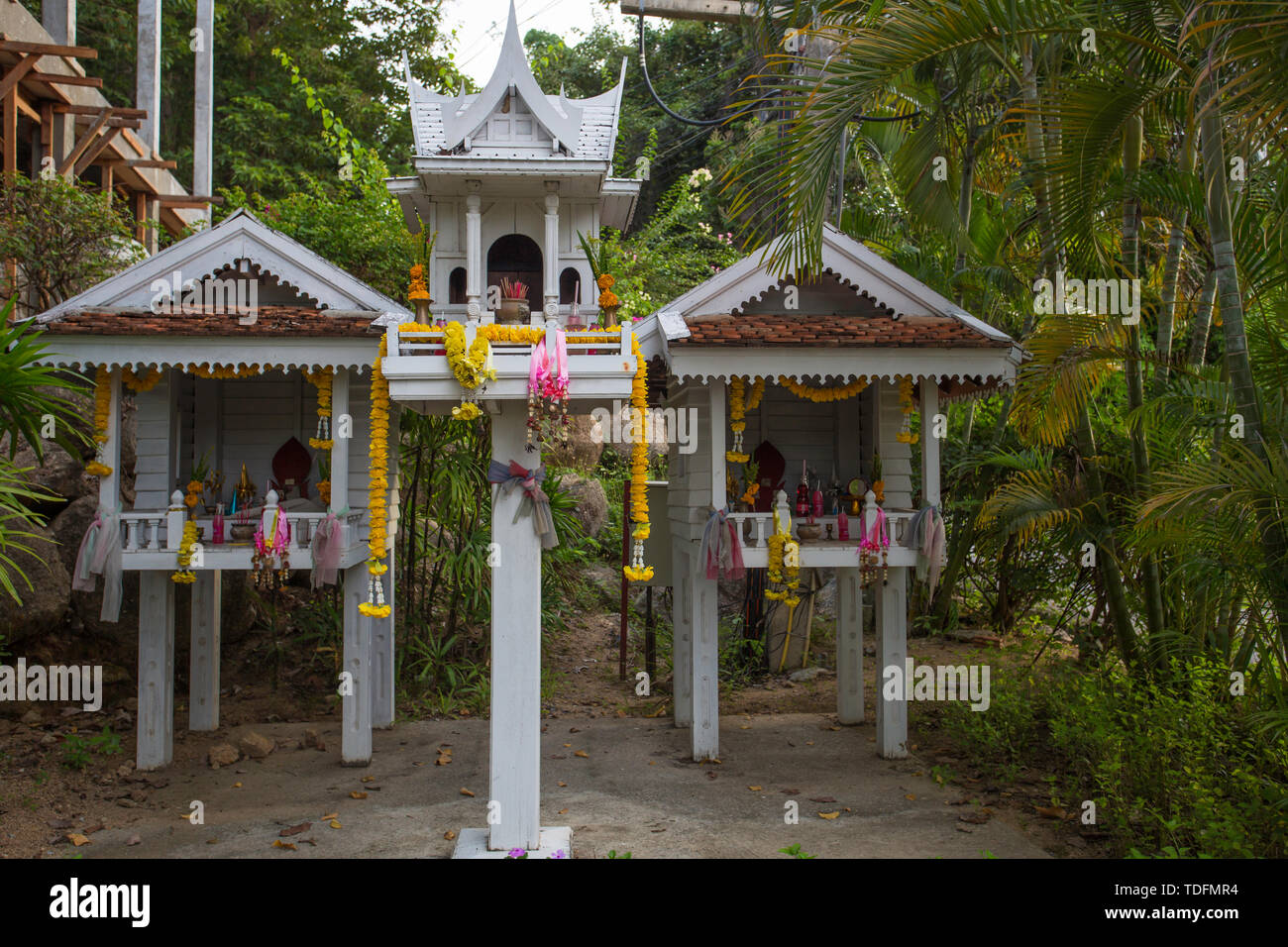 Thai street Buddhist niches Stock Photo - Alamy