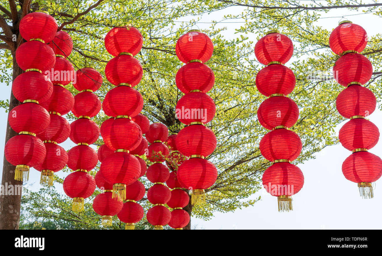 Hanging red lanterns Stock Photo - Alamy