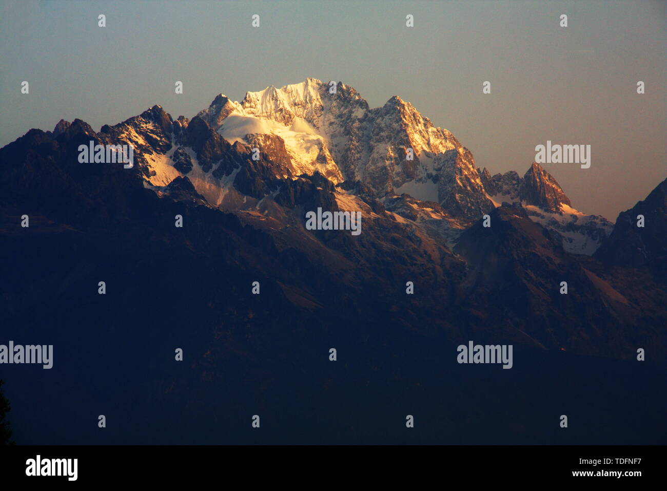 Lijiang Yulong Snow Mountain Rizhao Jinshan Stock Photo - Alamy Lijiang Yulong Snow Mountain Rizhao Jinshan Stock Photo - Alamy