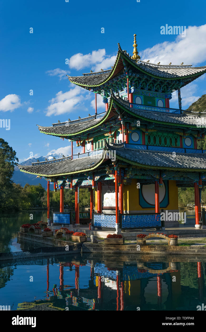 Lijiang landscapes hi-res stock photography and images - Alamy