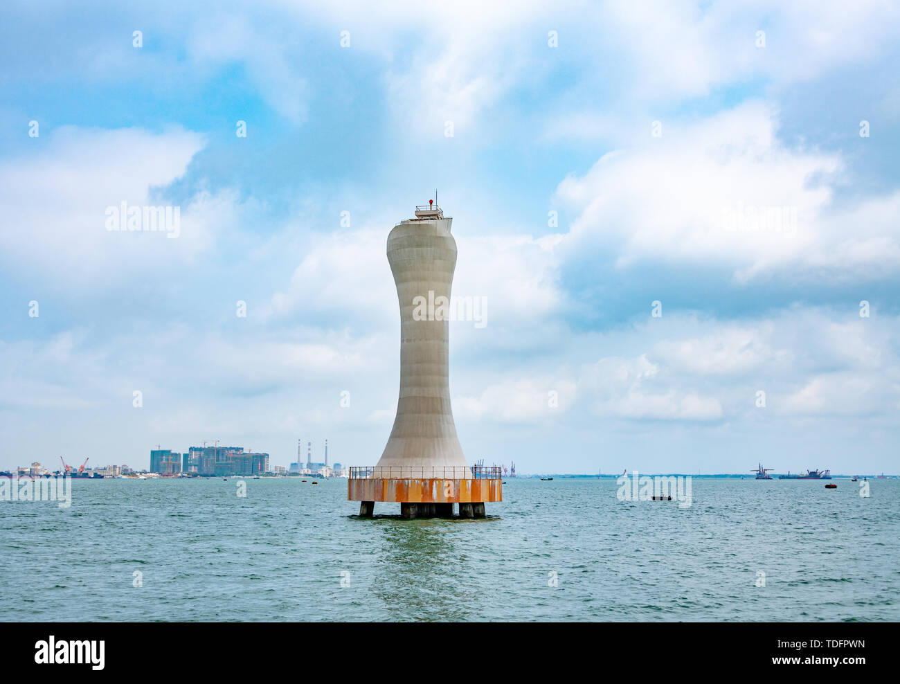 Lighthouse building in Zhanjiang Bay Stock Photo - Alamy