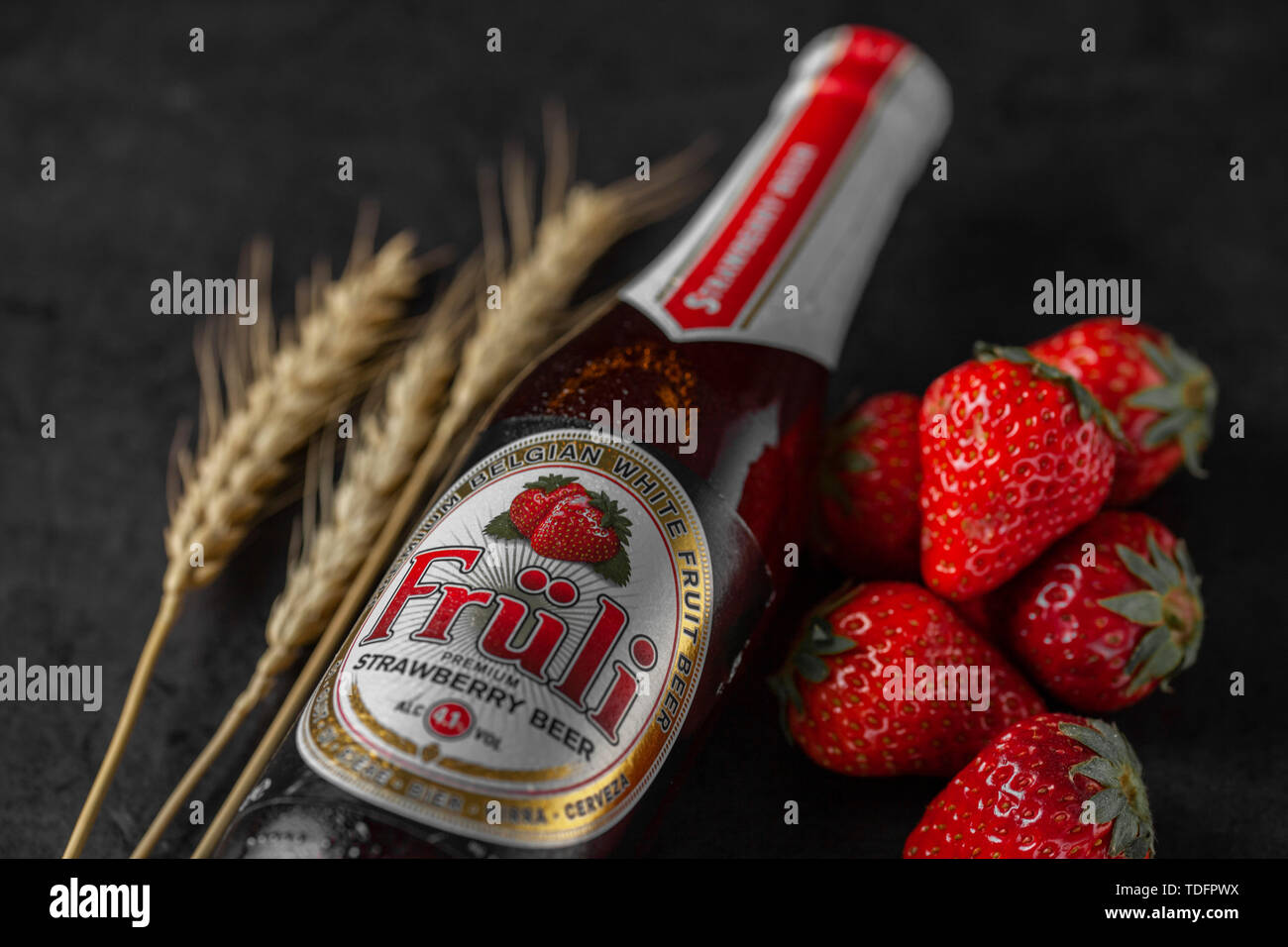 Strawberry beer in the Belgian beer kingdom, women's taste, low degree ...