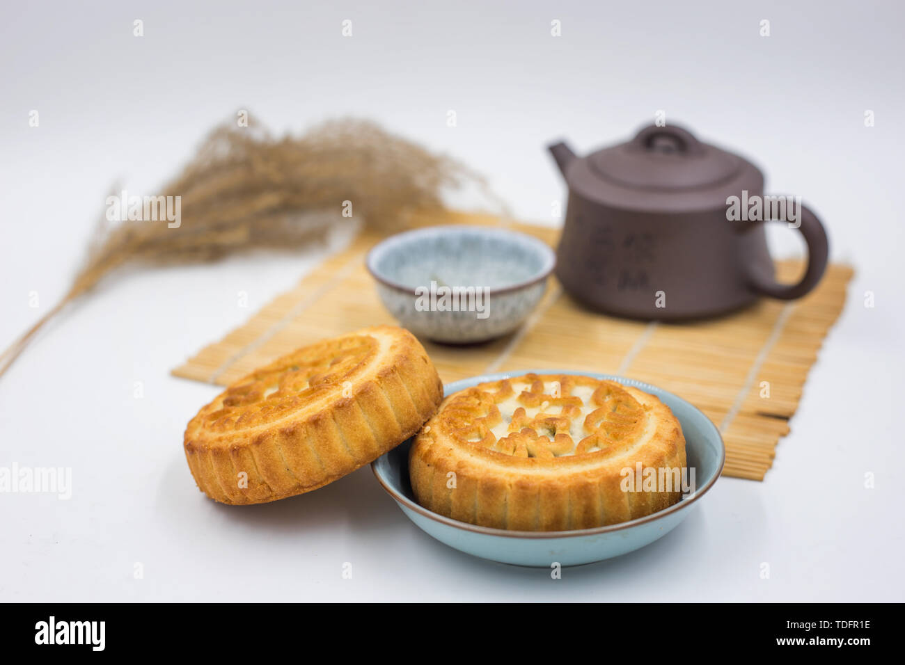Chinese traditional cuisine Mid-Autumn Festival moon cake tea set Stock ...